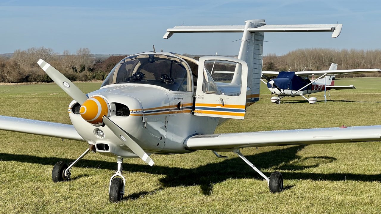 LAPL vs PPL – Options For UK Private Pilots - British Aerobatic Academy